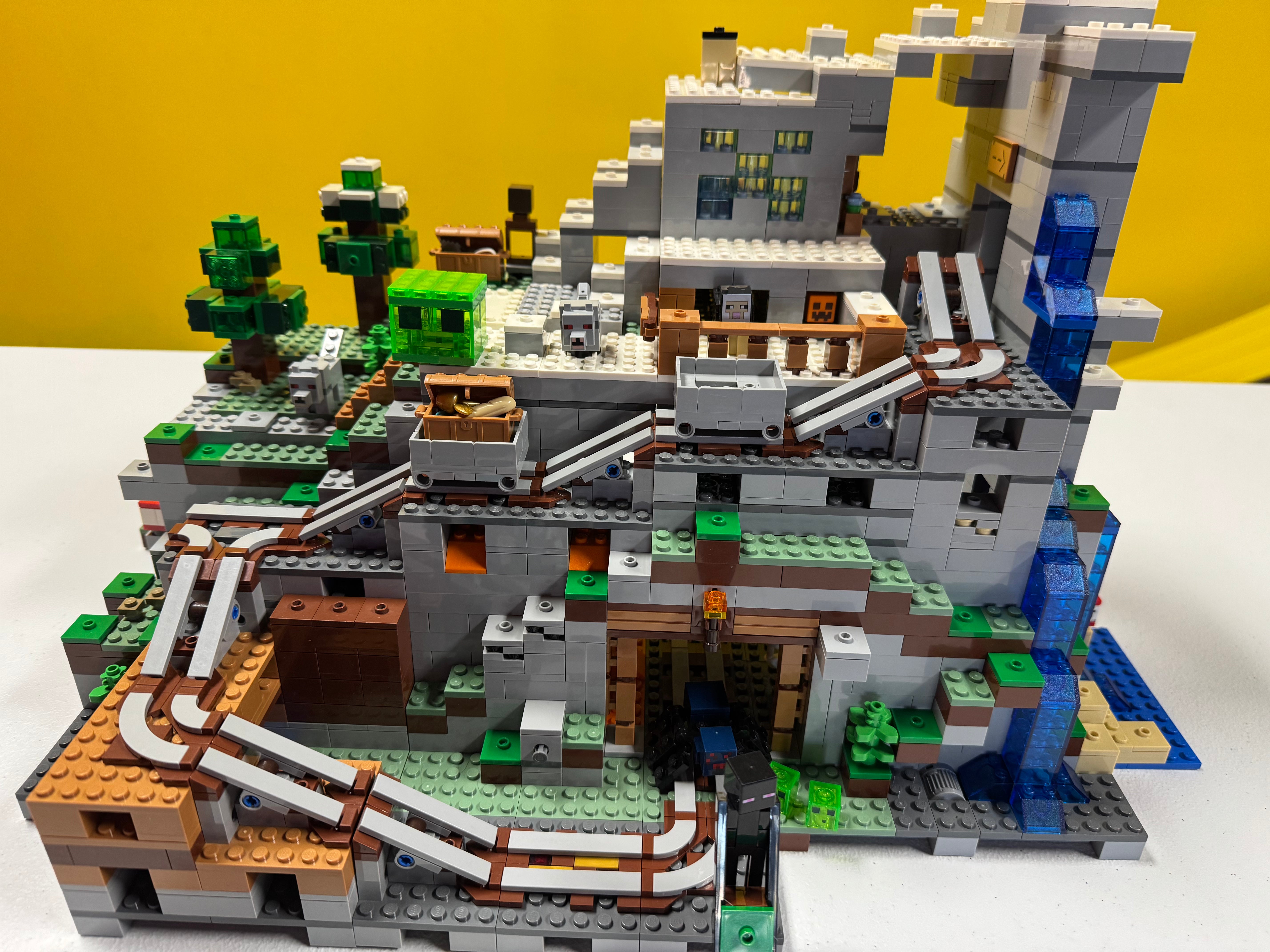 21137 The Mountain Cave – Bricks & Minifigs Northern Colorado